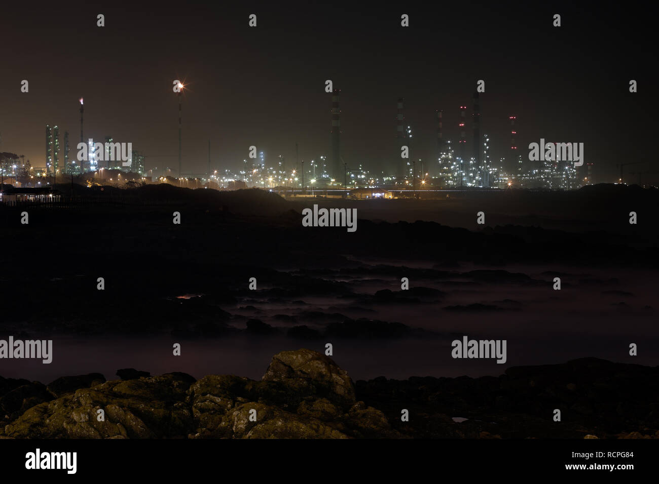 Long beach petroleum refinery hi-res stock photography and images - Alamy