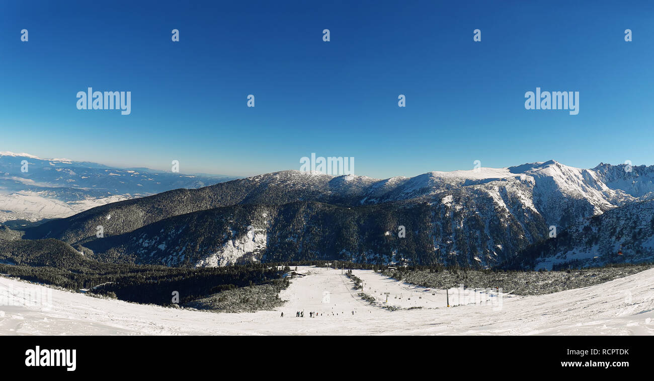 Bansko resort panoramic view with ski slope in the forest and snow ...