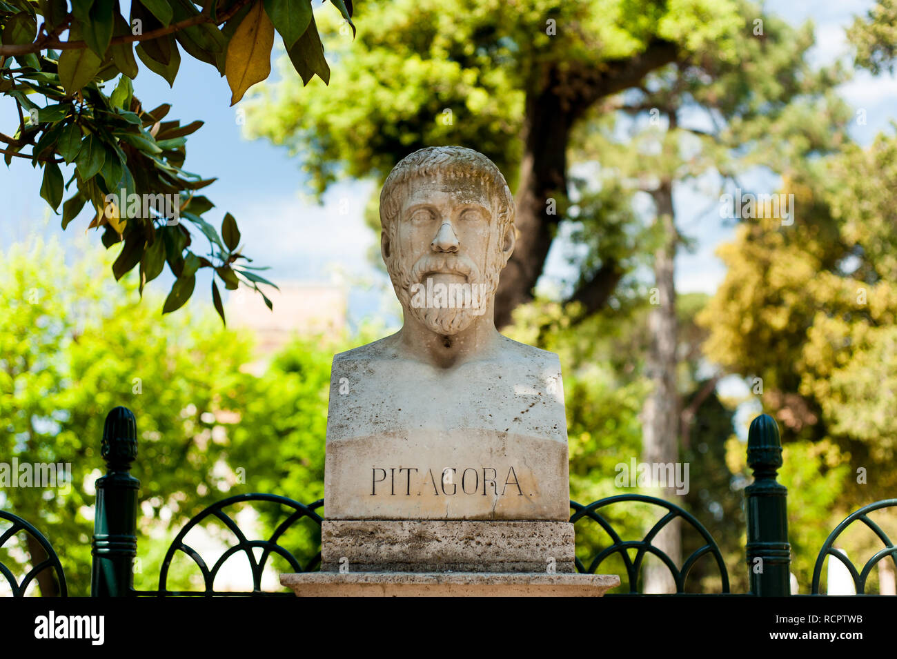 Pythagoras statue hi-res stock photography and images - Alamy