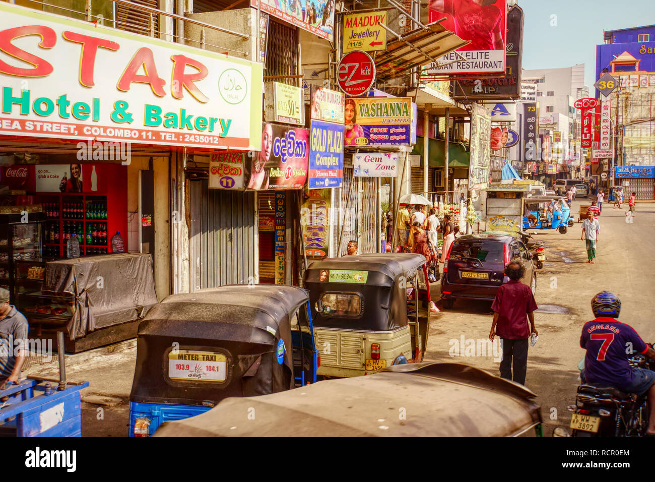 Street scene colombo sri lanka hi-res stock photography and images - Alamy
