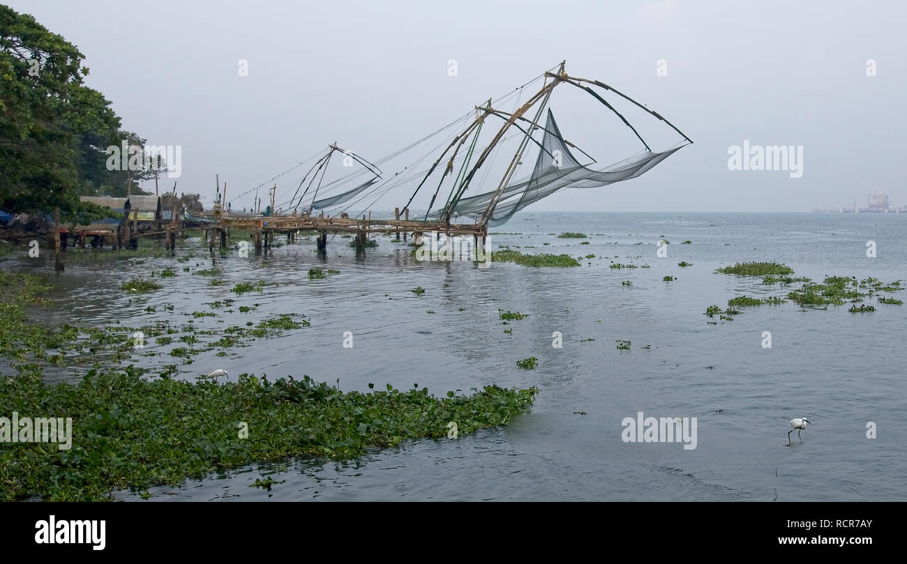 Fishing boats cochin harbour kerala hi-res stock photography and images ...