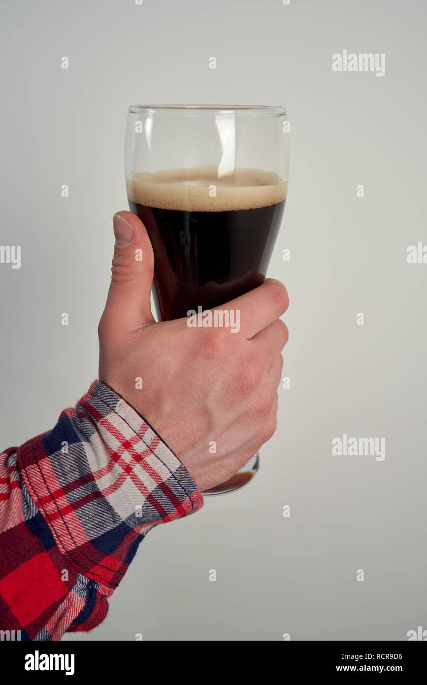 Beer mug hand hi-res stock photography and images - Alamy