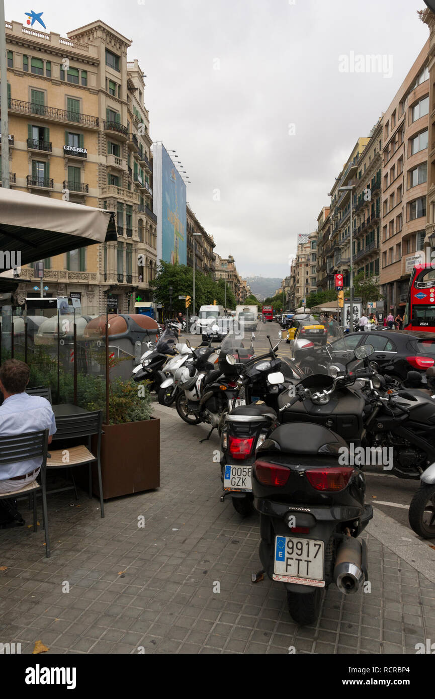 Barcelona spain street scene hi-res stock photography and images - Alamy