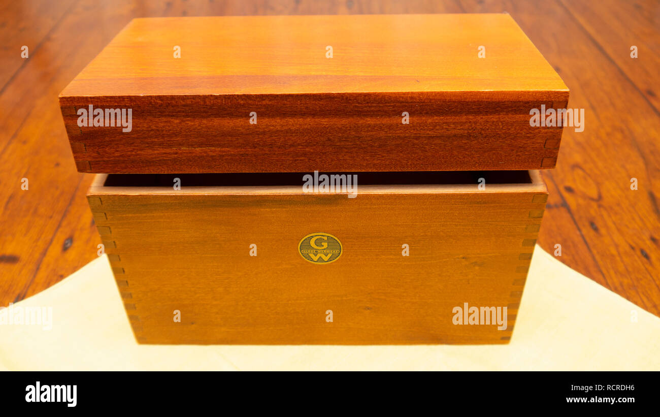 Wooden box with lid slightly open hi-res stock photography and images ...