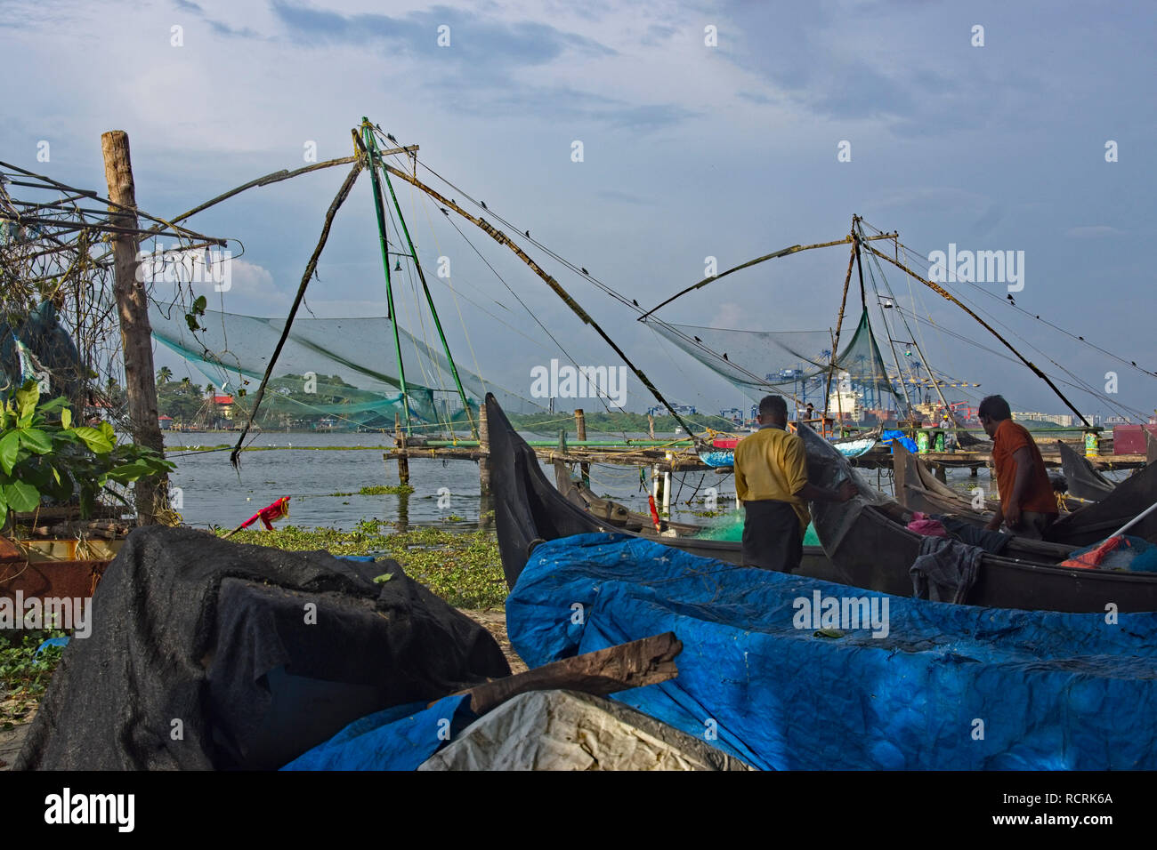 Fishing harbour at Cochin, Kerala, India 2018 Stock Photo - Alamy
