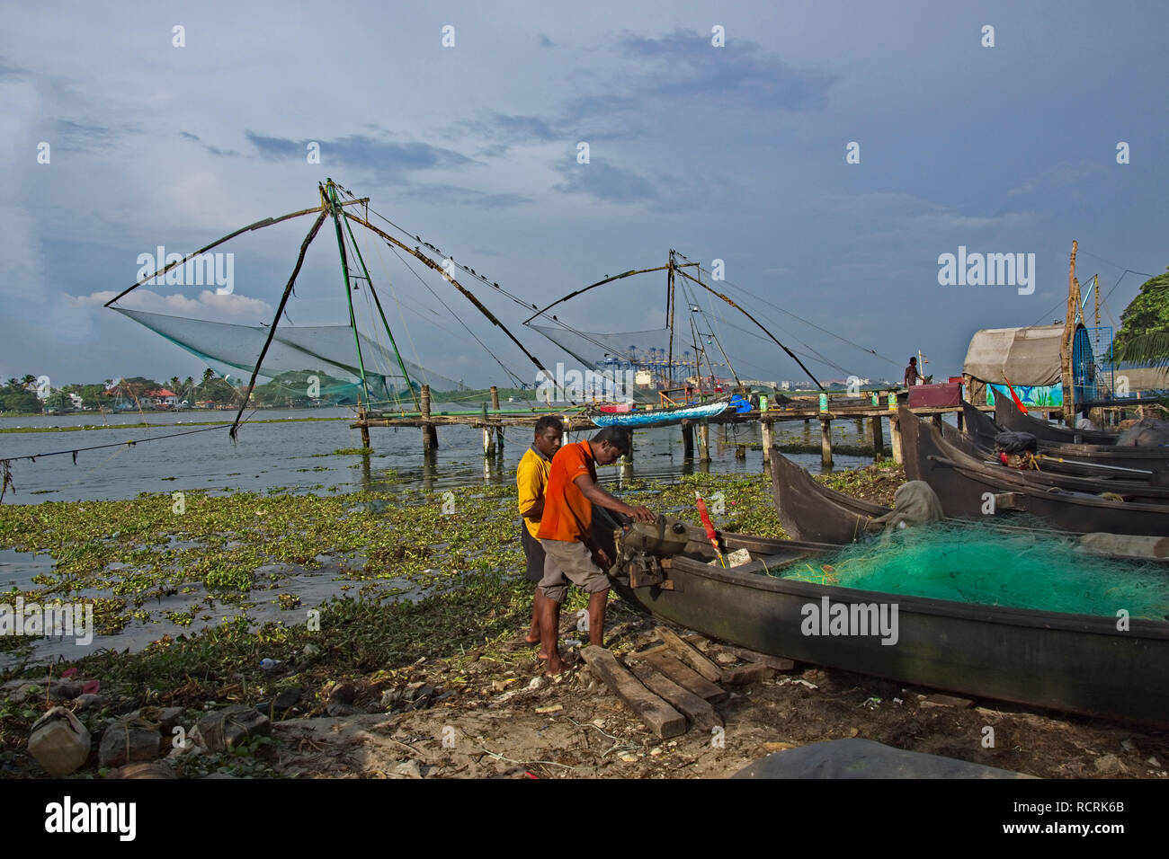 Fishing harbour at Cochin, Kerala, India 2018 Stock Photo - Alamy