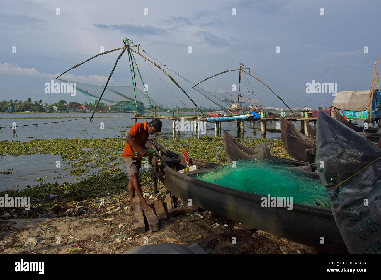 Fishing harbour at Cochin, Kerala, India 2018 Stock Photo - Alamy