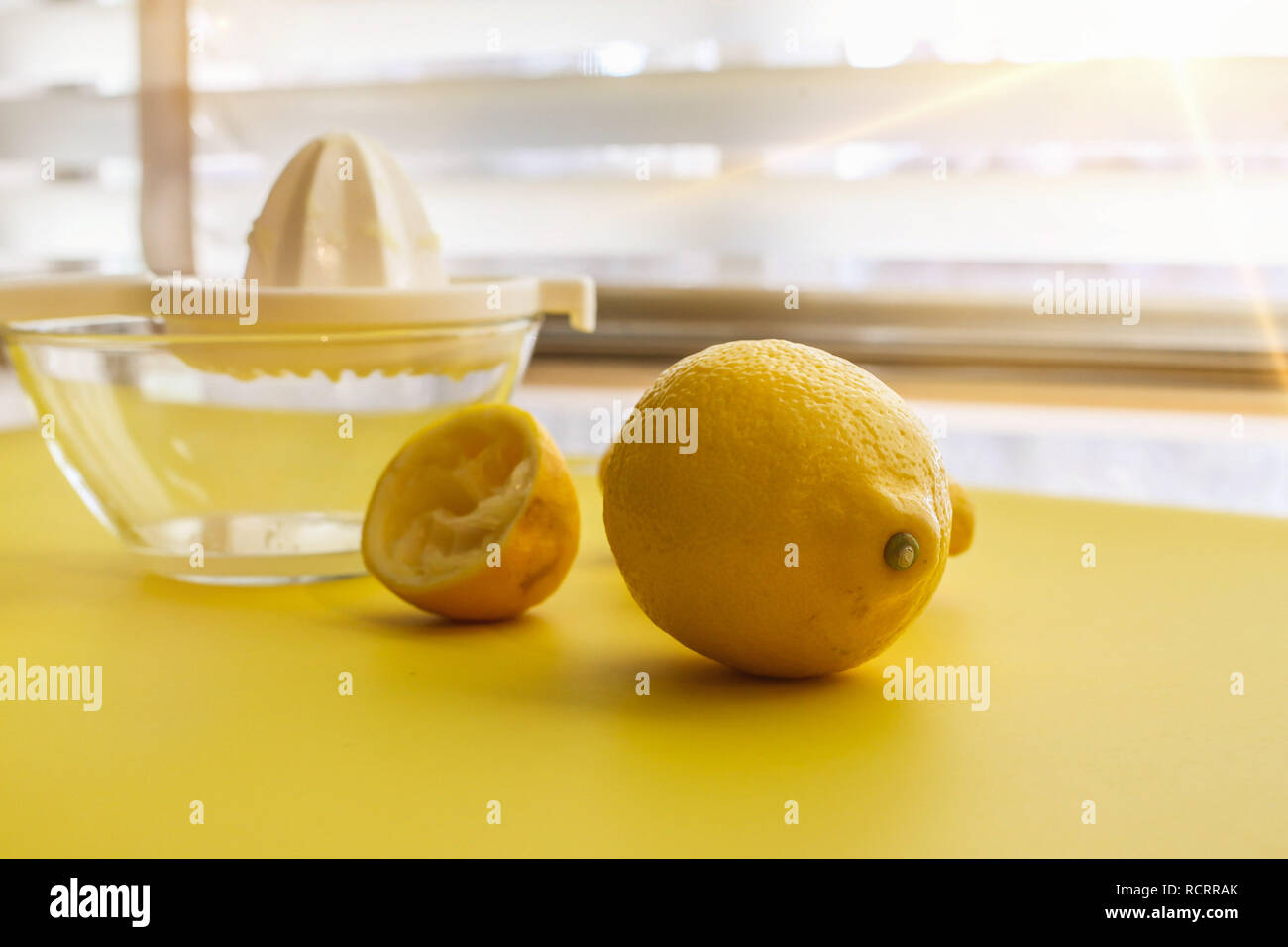 Squeezing lemon to glass hi-res stock photography and images - Alamy