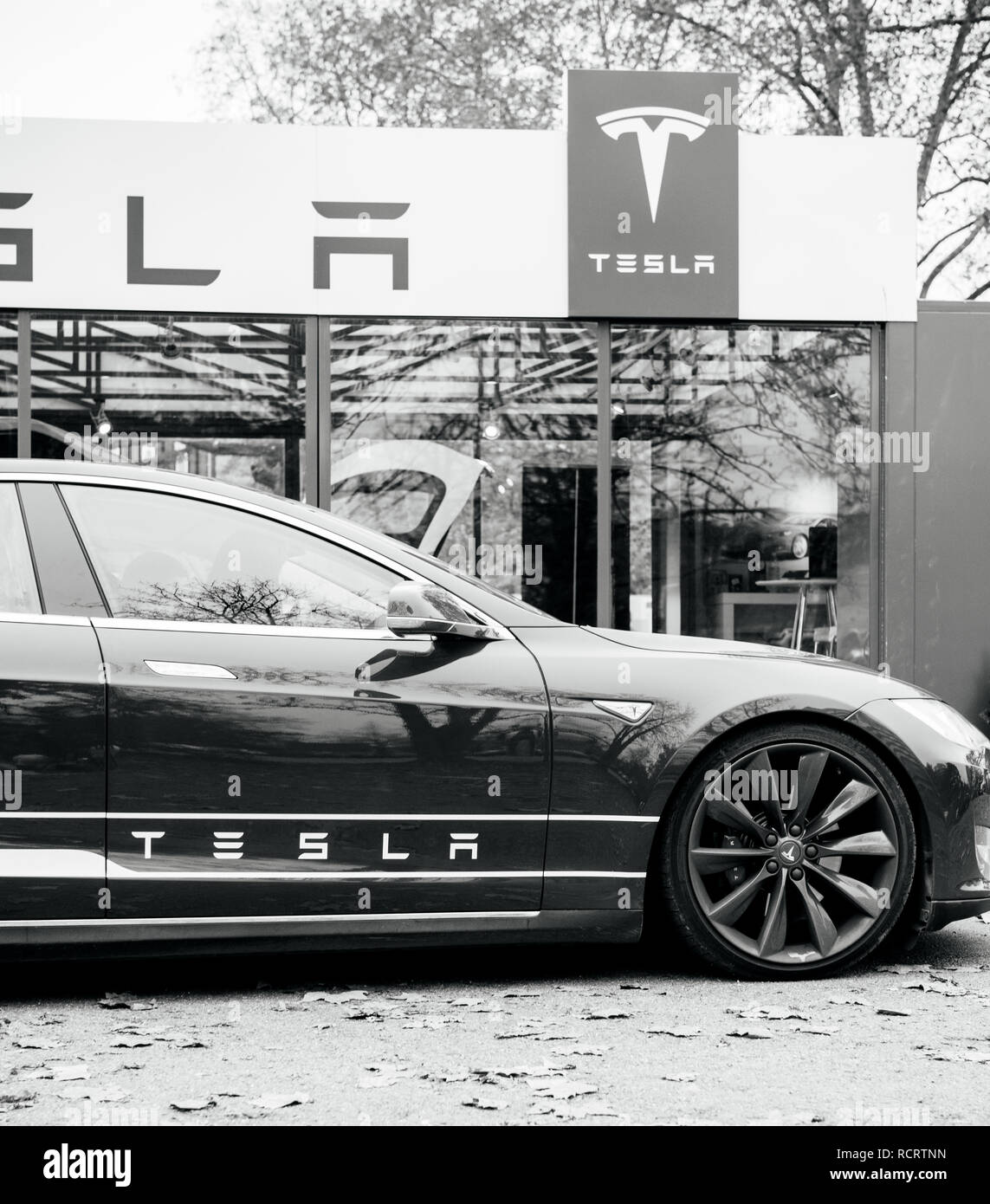 PARIS, FRANCE - NOV 29, 2014: Street view of new Tesla Model S showroom ...
