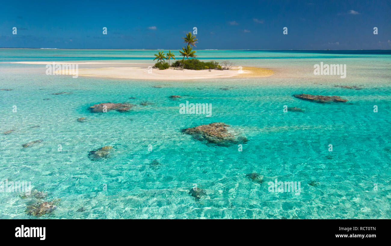 Fakarava pink sand hi-res stock photography and images - Alamy