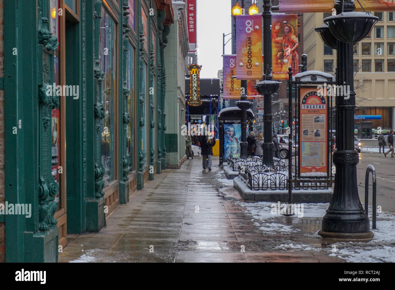 Chicago sidewalk hi-res stock photography and images - Alamy