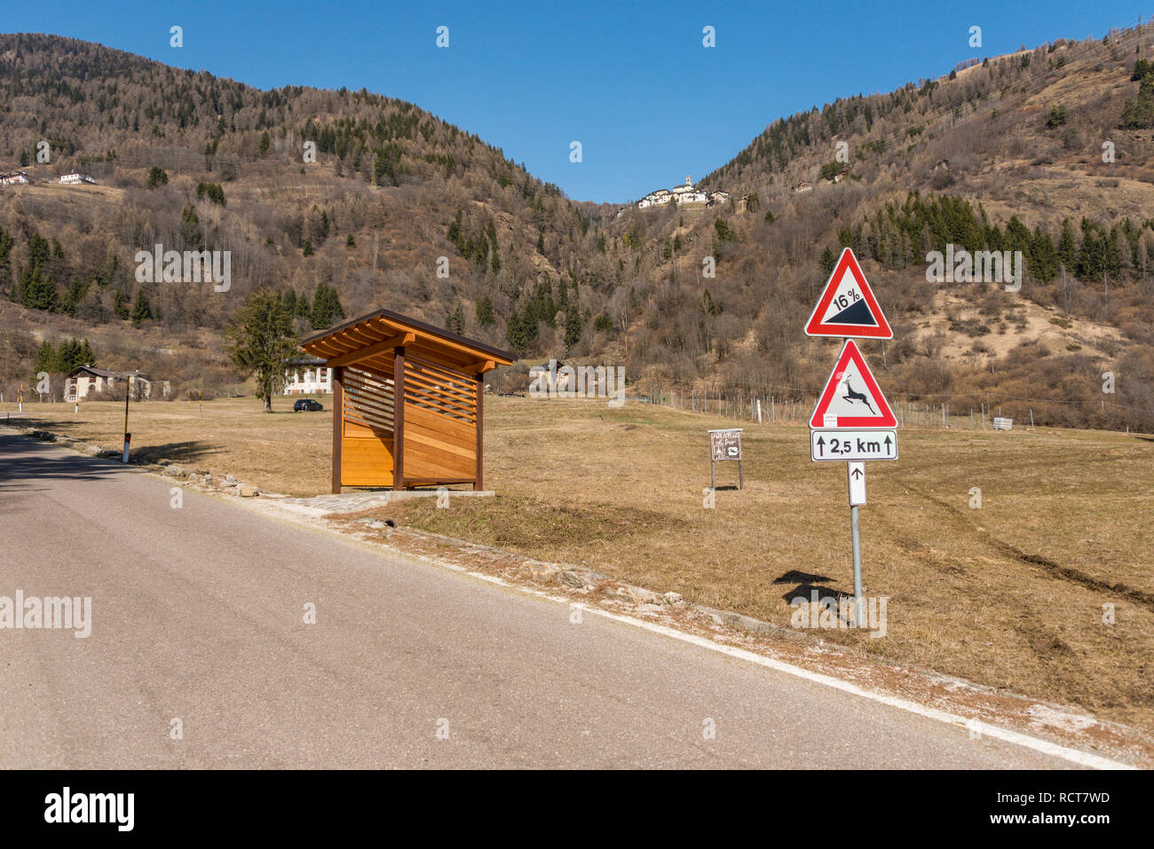 Small italian town sign hi-res stock photography and images - Alamy