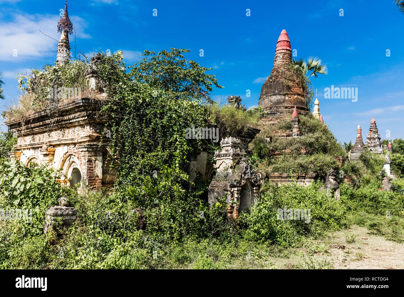 A Myint ruins old city village in Chaung-U township near Monywa Stock ...