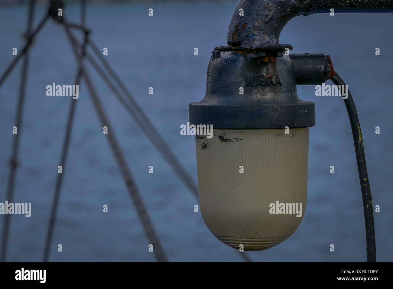 Onloading hi-res stock photography and images - Alamy