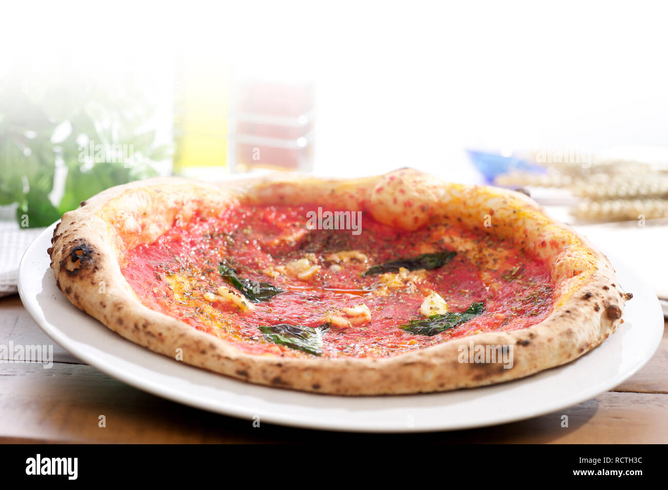 Freshly baked pizza hi-res stock photography and images - Alamy