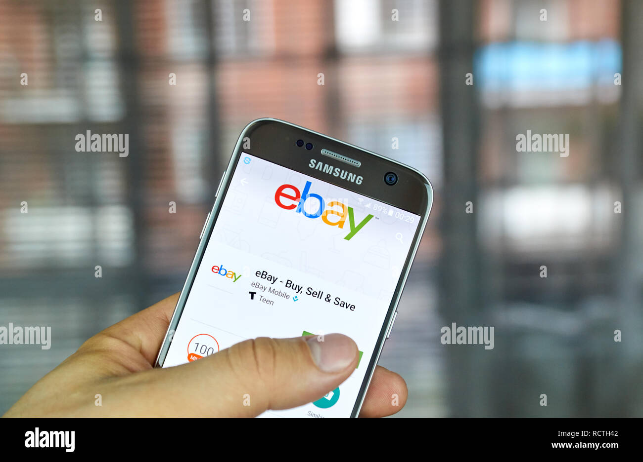 Ebay app phone hi-res stock photography and images - Alamy