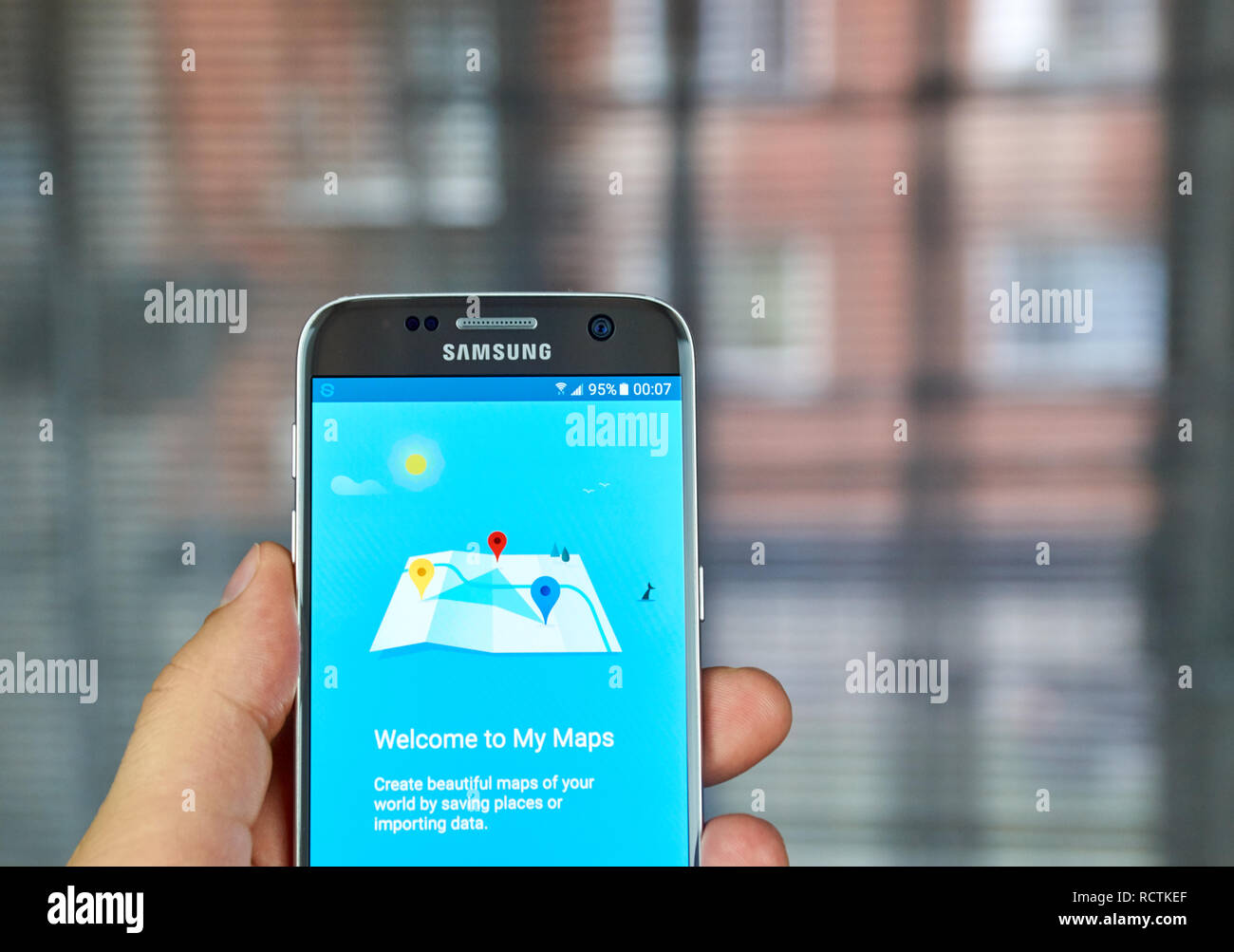 Maps service hi-res stock photography and images - Alamy