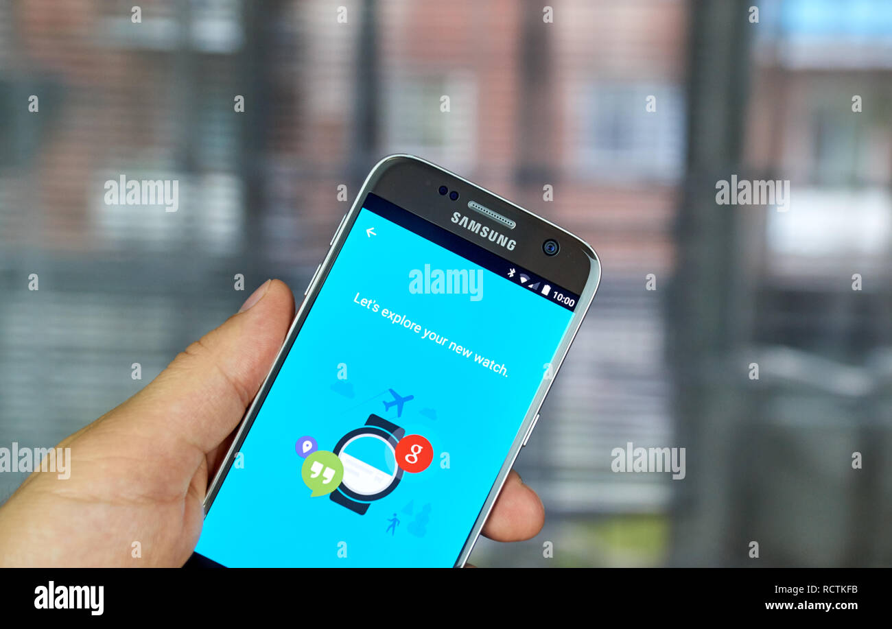Google android wear hi-res stock photography and images - Alamy