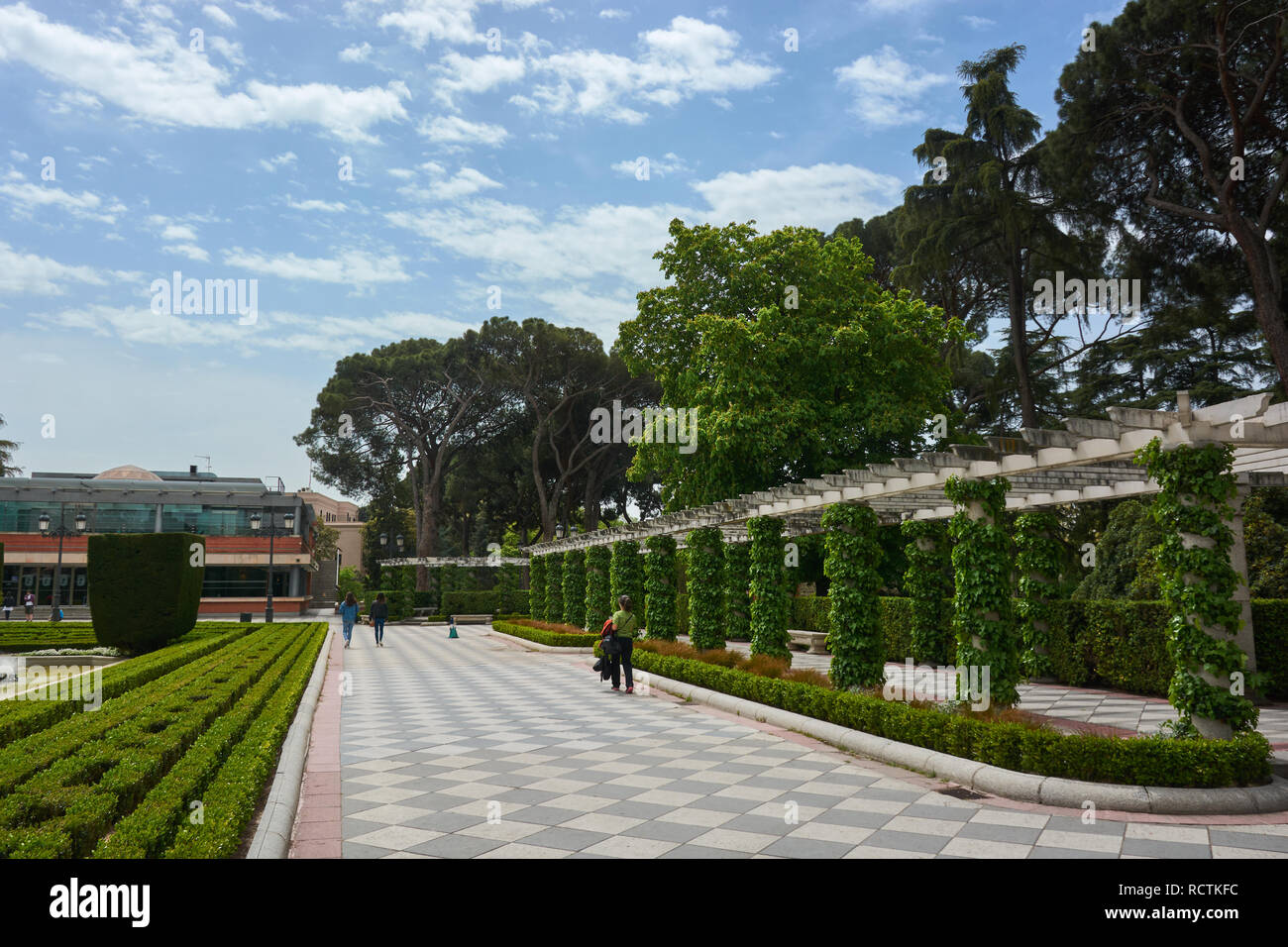 Columns and plants, beautiful architecture inside the Gardens of ...