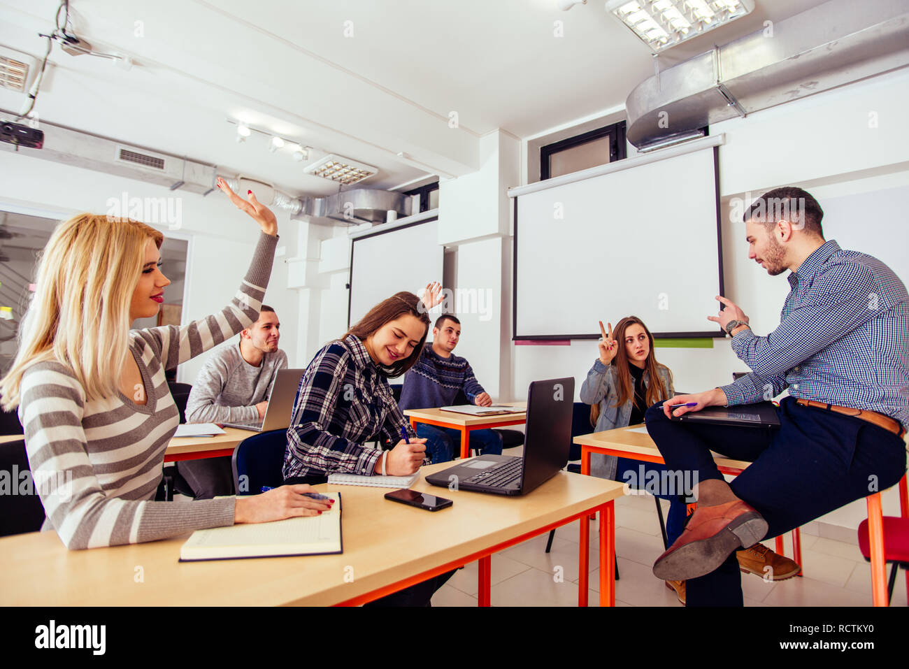 Teens presentation classroom hi-res stock photography and images - Alamy