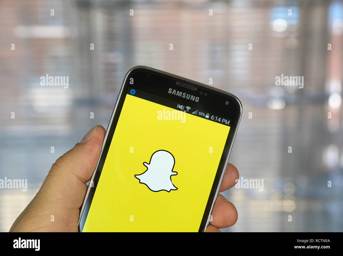 Messaging application hi-res stock photography and images - Alamy