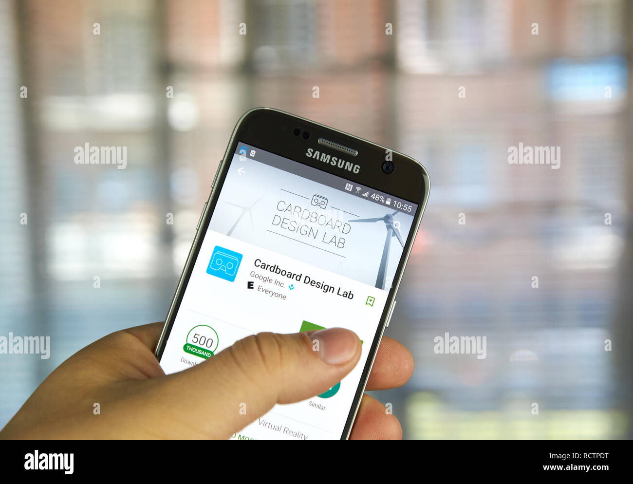 Google cardboard hi-res stock photography and images - Alamy