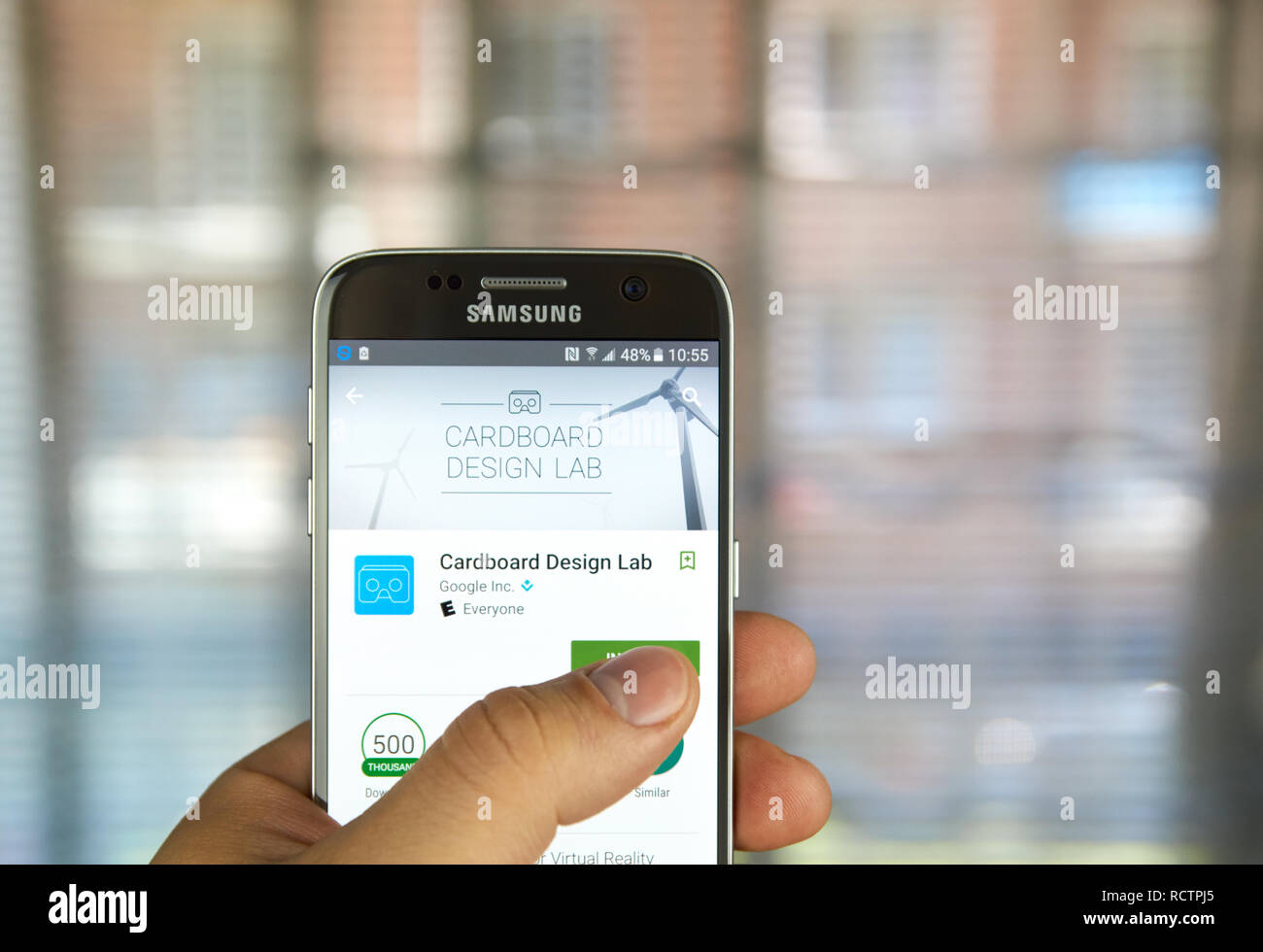 Google cardboard hi-res stock photography and images - Alamy