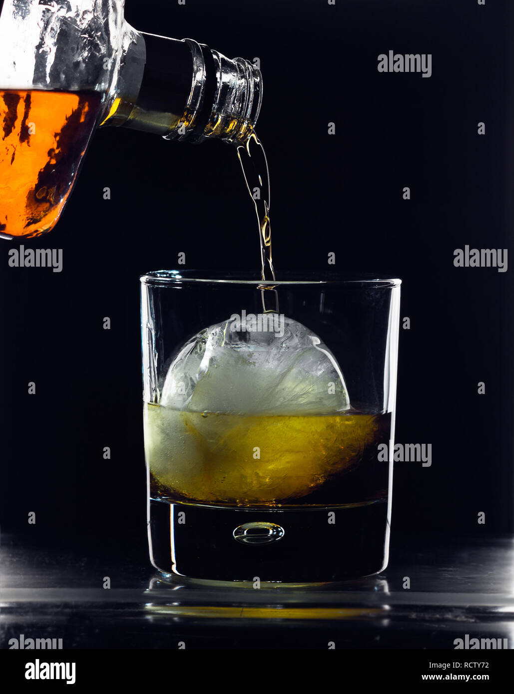 Round ice cube hi-res stock photography and images - Alamy