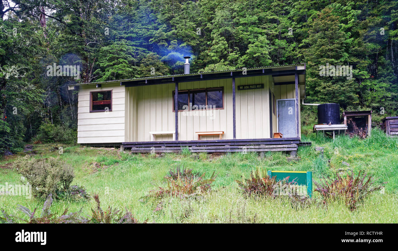 Ada Pass hut, DoC hut, welcome sight of smoke coming from its chimney ...