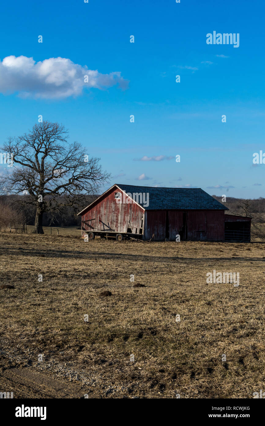Old midwest barn on a cold winters day Stock Photo - Alamy