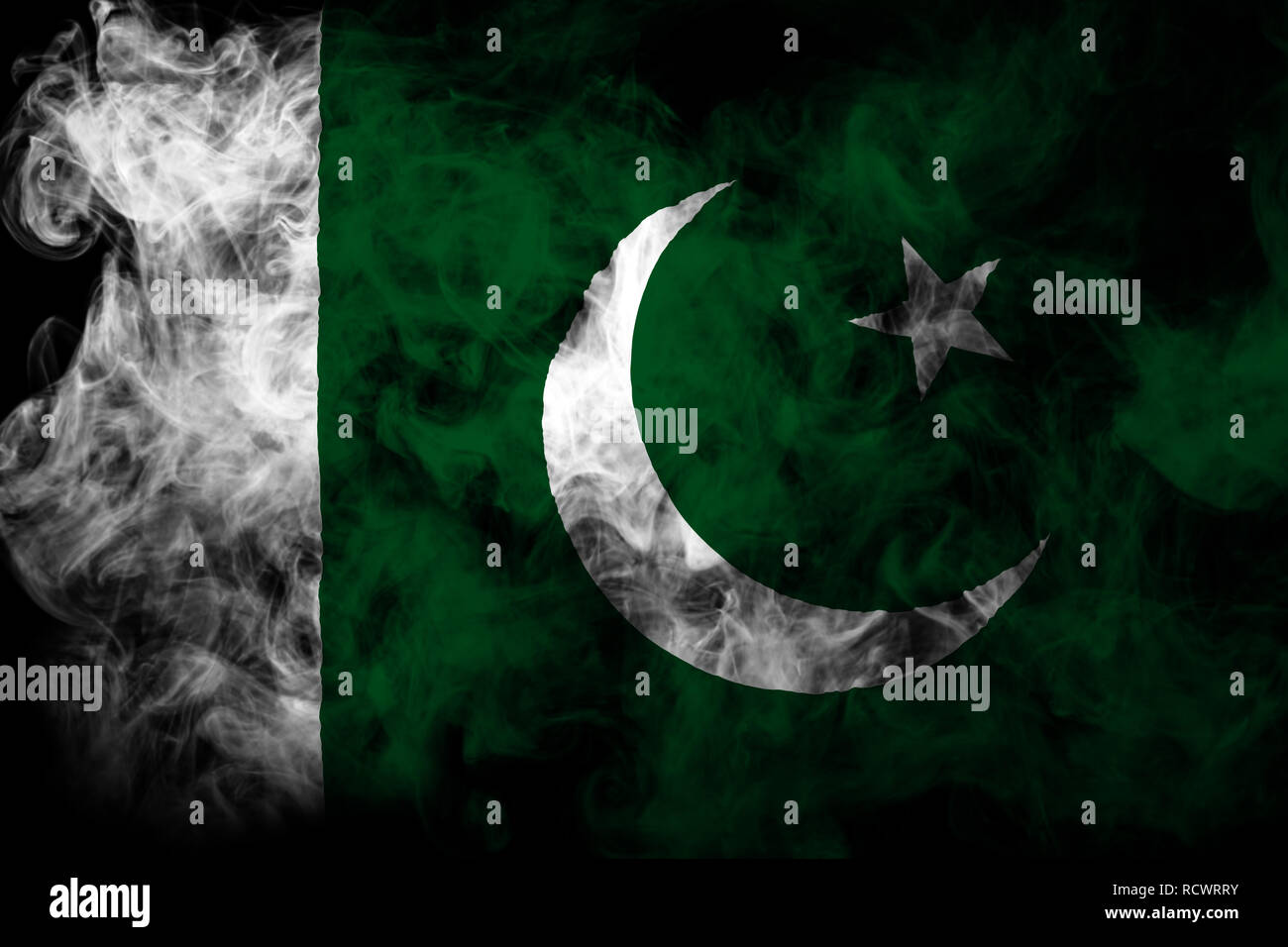 Pakistan flag burn hi-res stock photography and images - Alamy