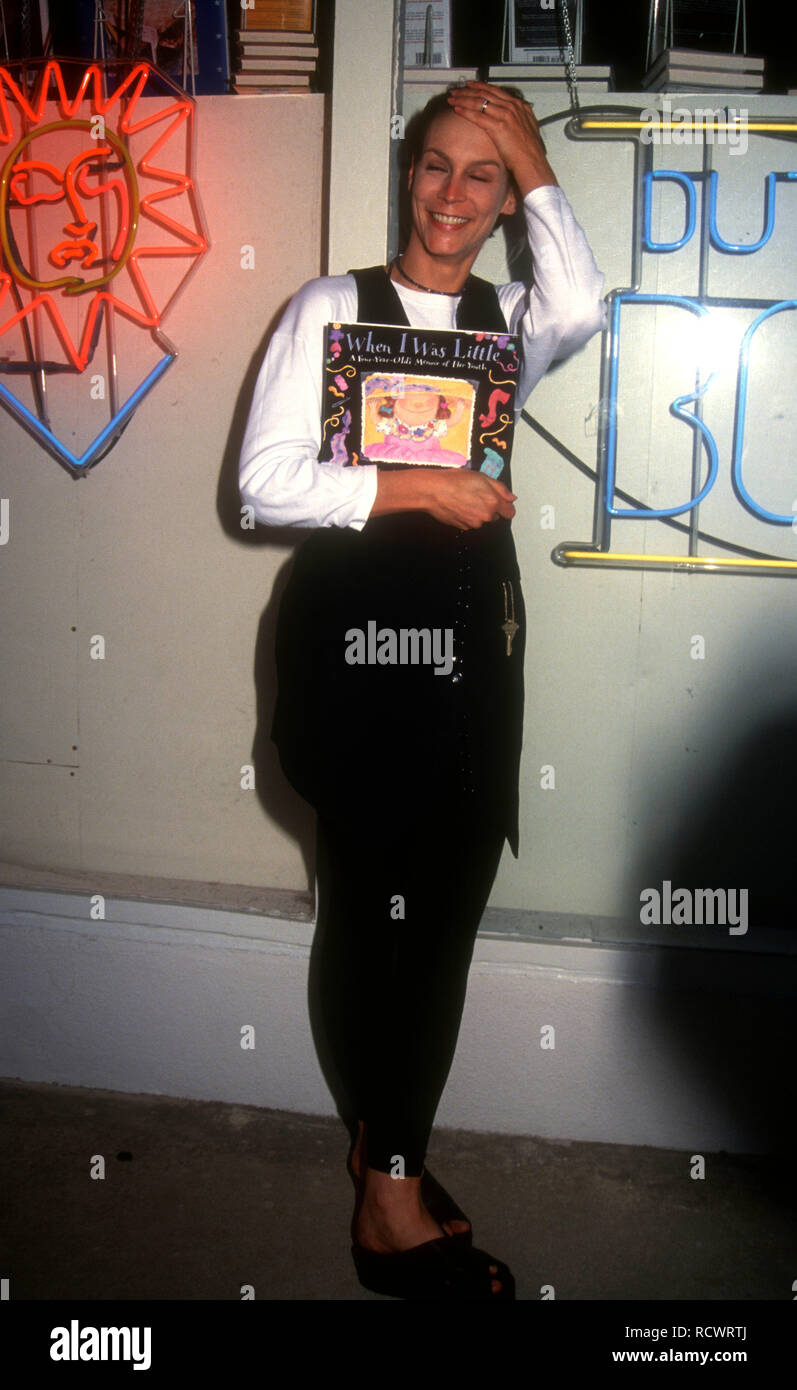 LOS ANGELES, CA - SEPTEMBER 14: Actress Jamie Lee Curtis attends book ...