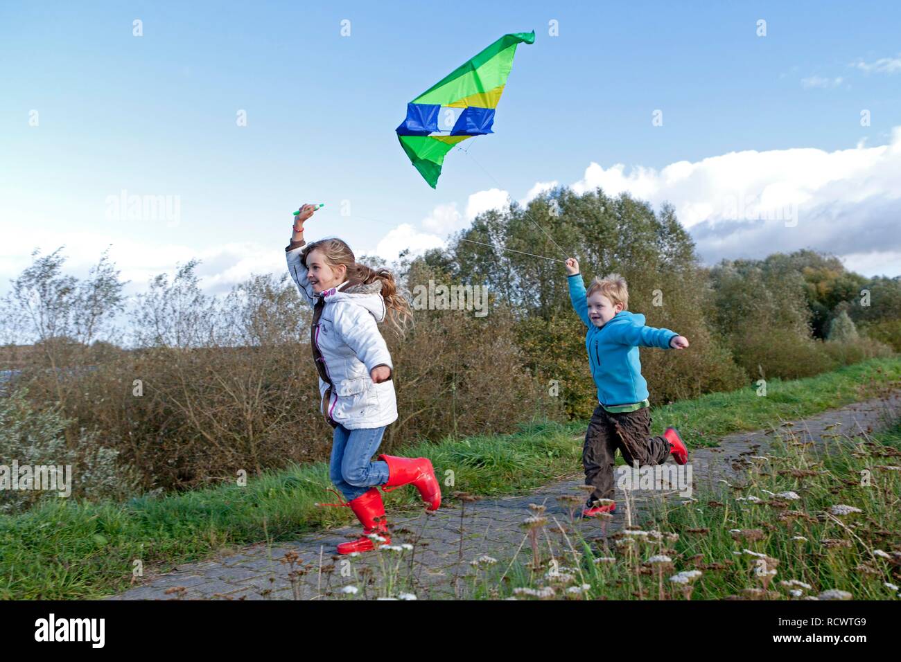 Children flying a kite, kiteflying, Hitzacker, Lower Saxony Stock Photo ...