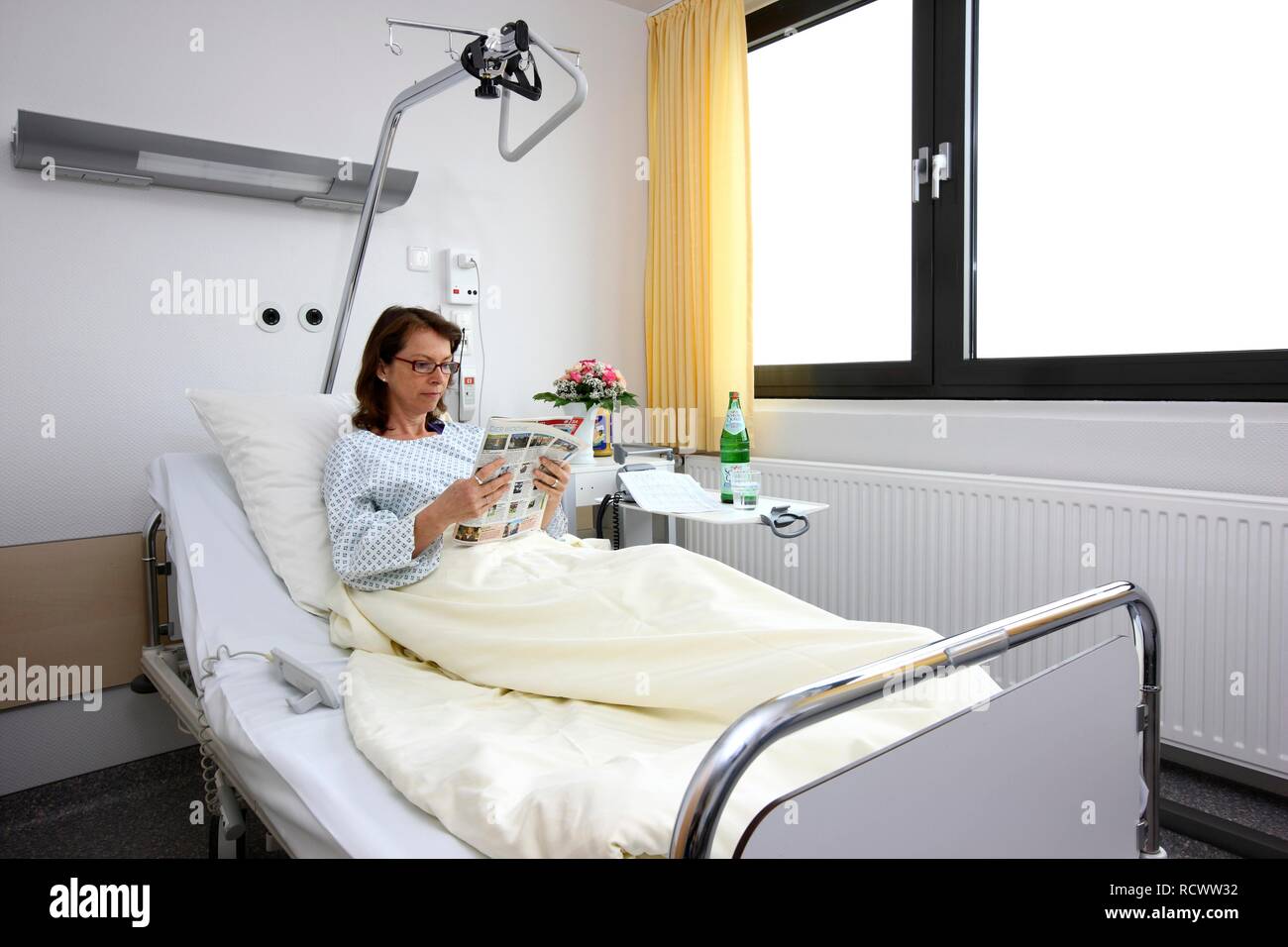 Room with single bed hi-res stock photography and images - Alamy
