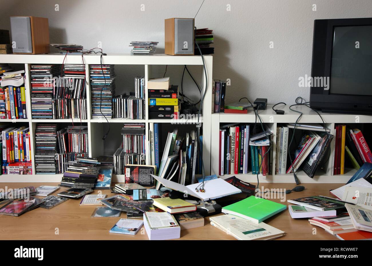 Room ransacked hi-res stock photography and images - Alamy