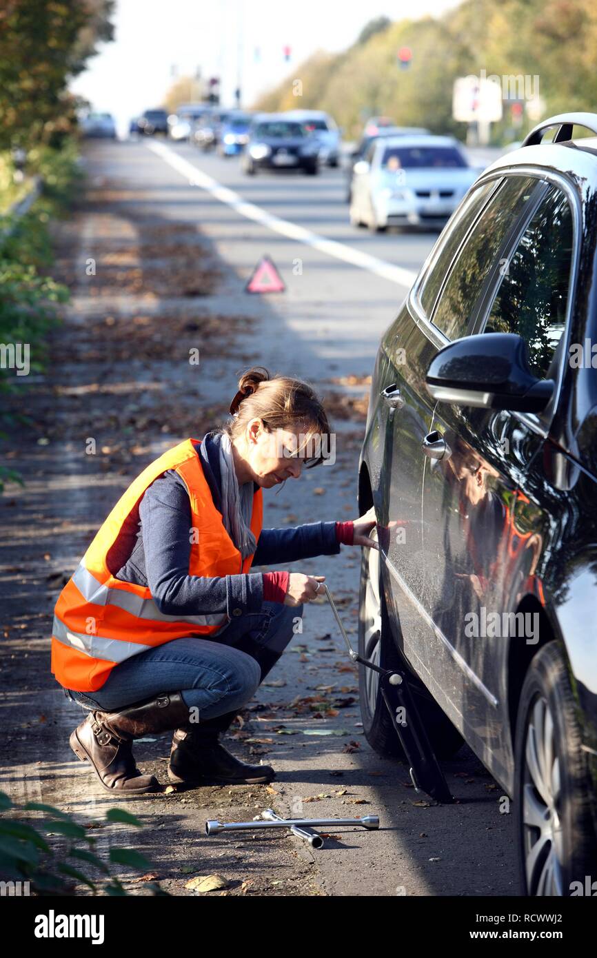Cars stopped on road hi-res stock photography and images - Alamy