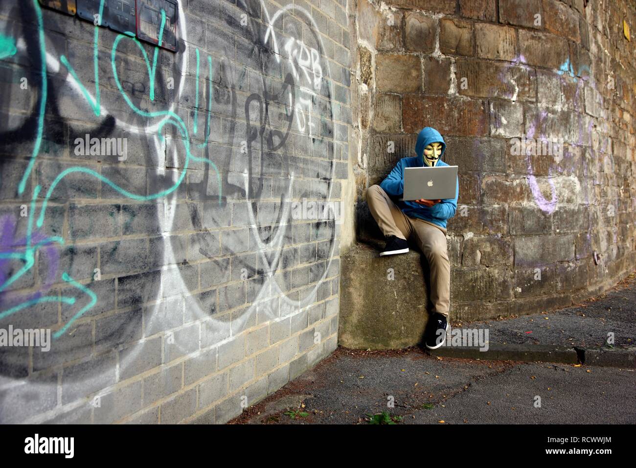 Anonymous mask graffiti hi-res stock photography and images - Alamy