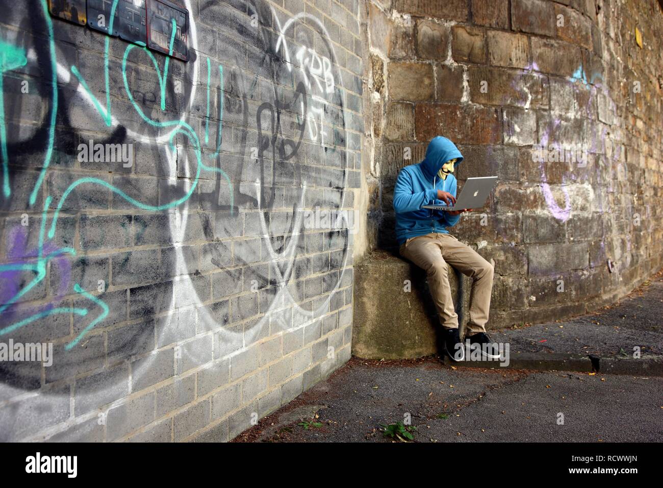 Anonymous mask graffiti hi-res stock photography and images - Alamy