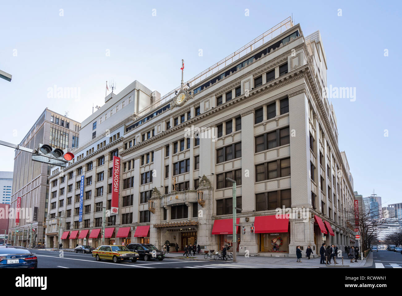 Exterior of mitsukoshi department store hi-res stock photography and ...
