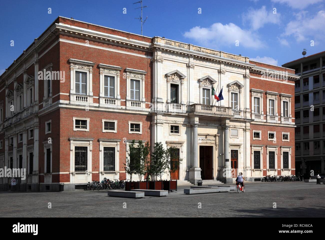 Banca building hi-res stock photography and images - Alamy
