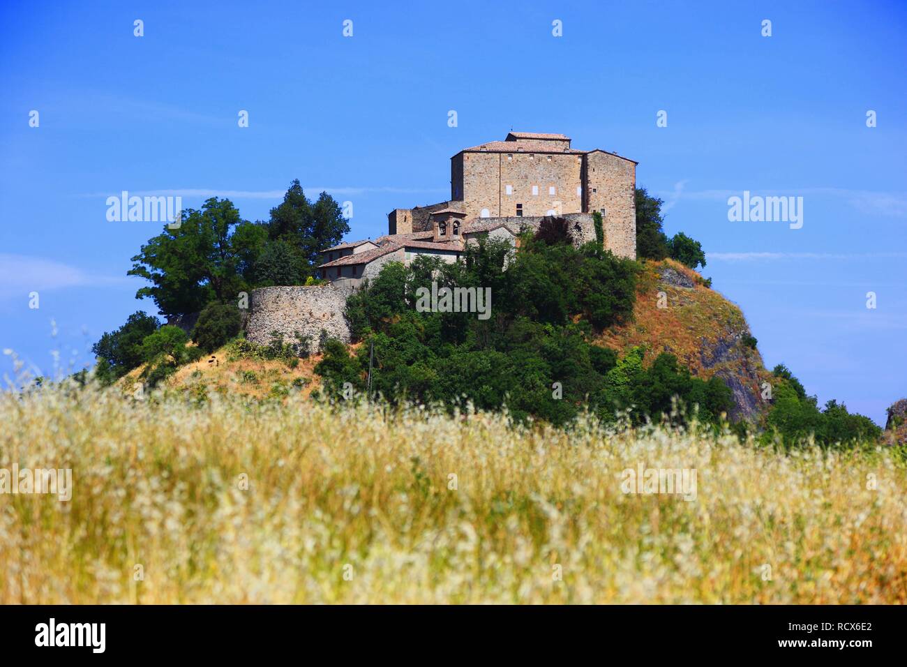 Castello di rossena hi-res stock photography and images - Alamy