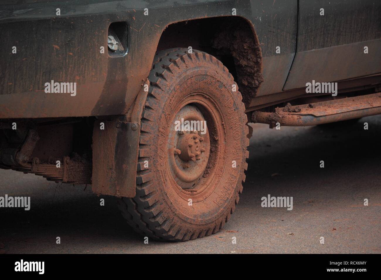 Mud tyres 4x4 hi-res stock photography and images - Alamy