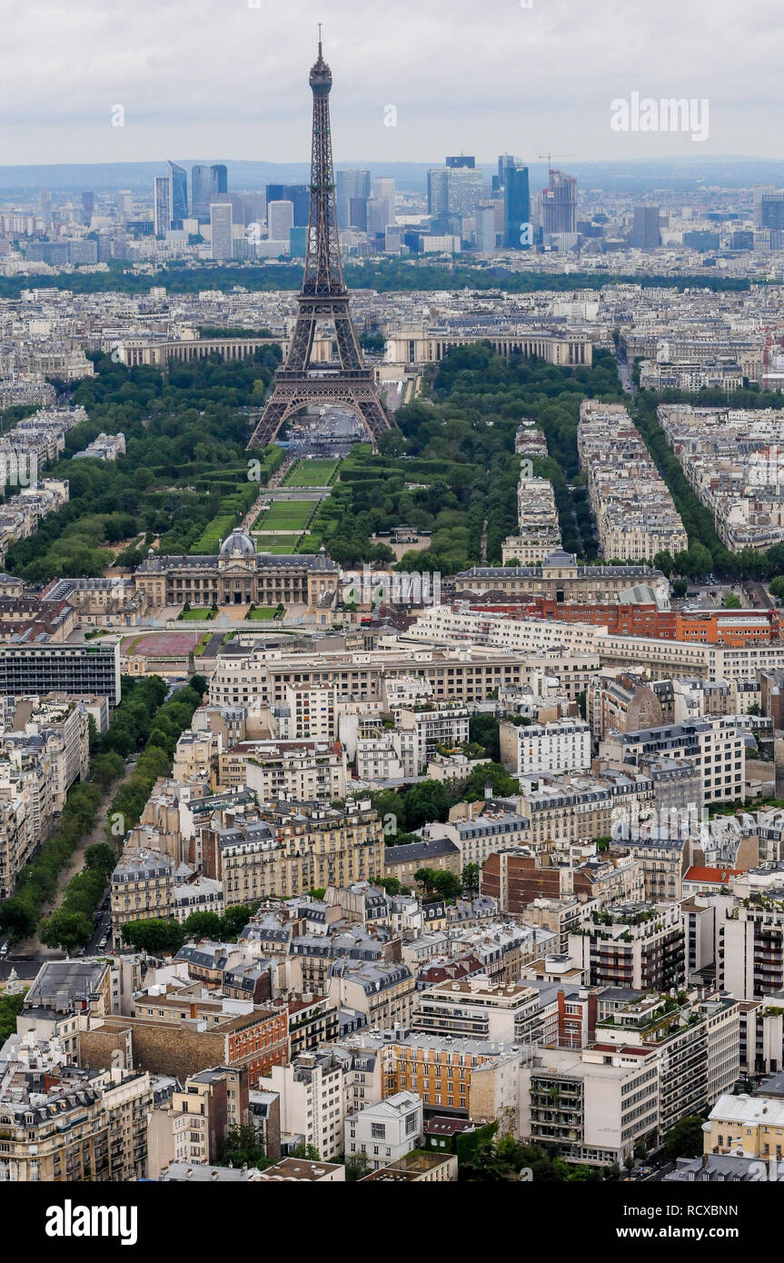 Eiffel tower bad weather hi-res stock photography and images - Alamy