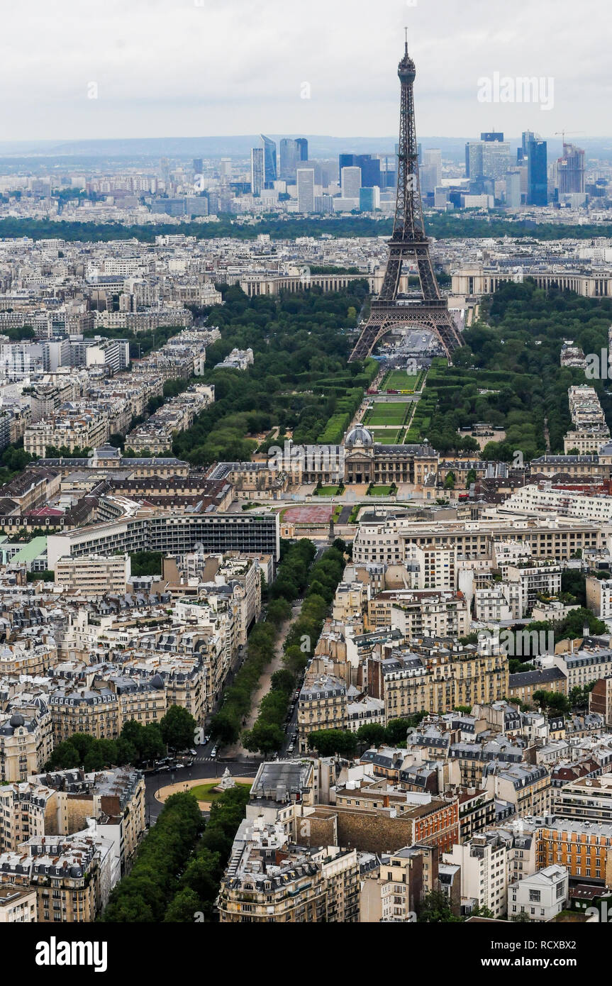 Eiffel tower bad weather hi-res stock photography and images - Alamy