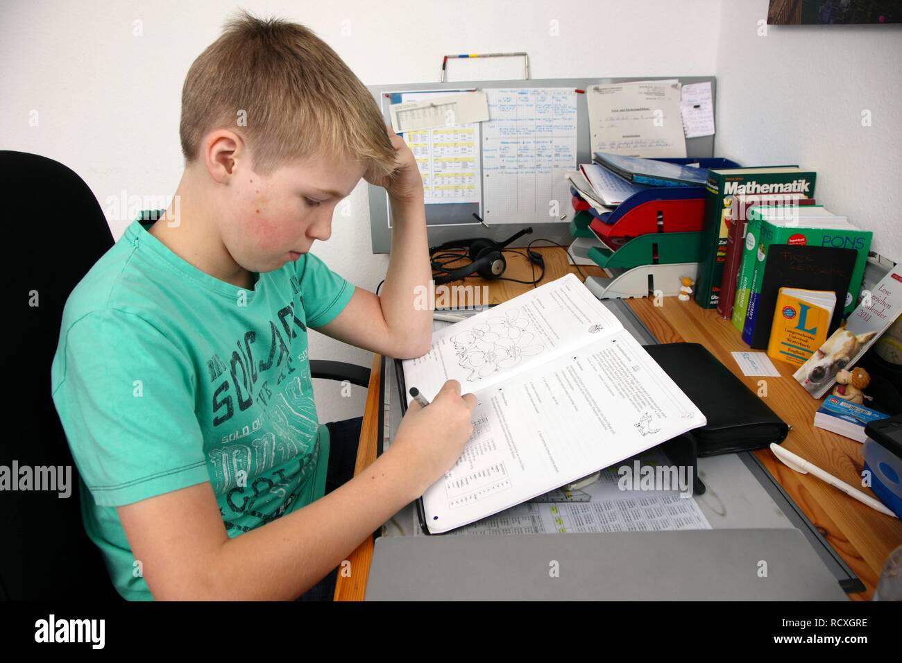12 year old school boy hi-res stock photography and images - Alamy