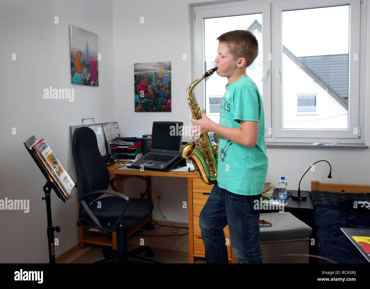 Children playing saxophone hi-res stock photography and images - Alamy