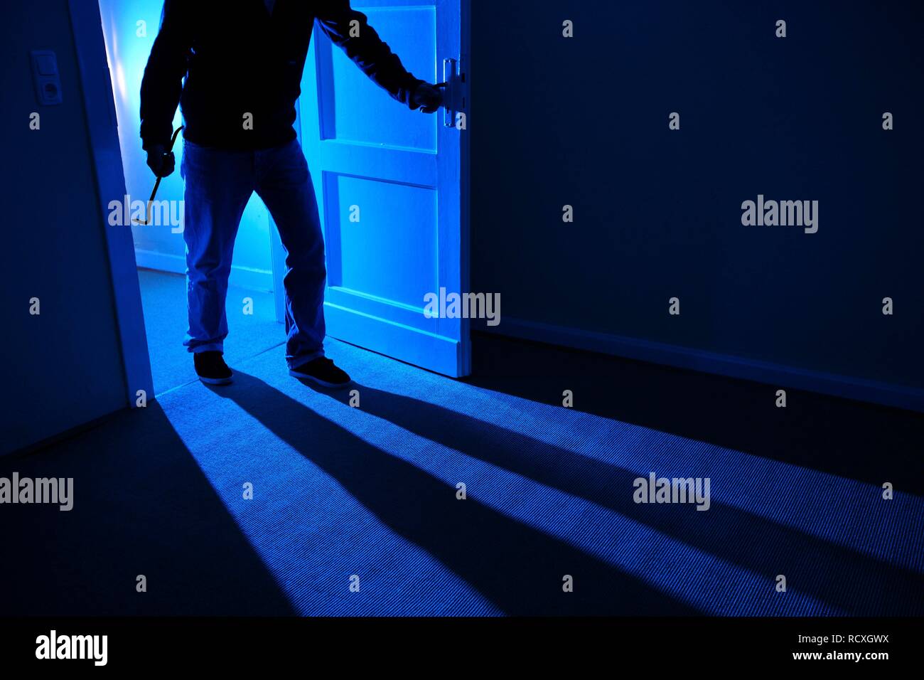 House front door open night hi-res stock photography and images - Alamy