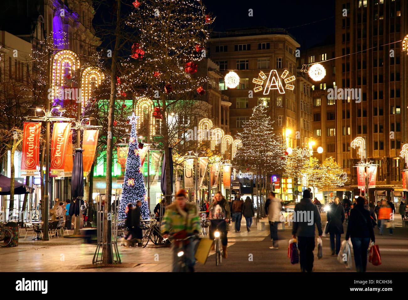 Shopping street in evening, pedestrian area, Meir, city centre of ...