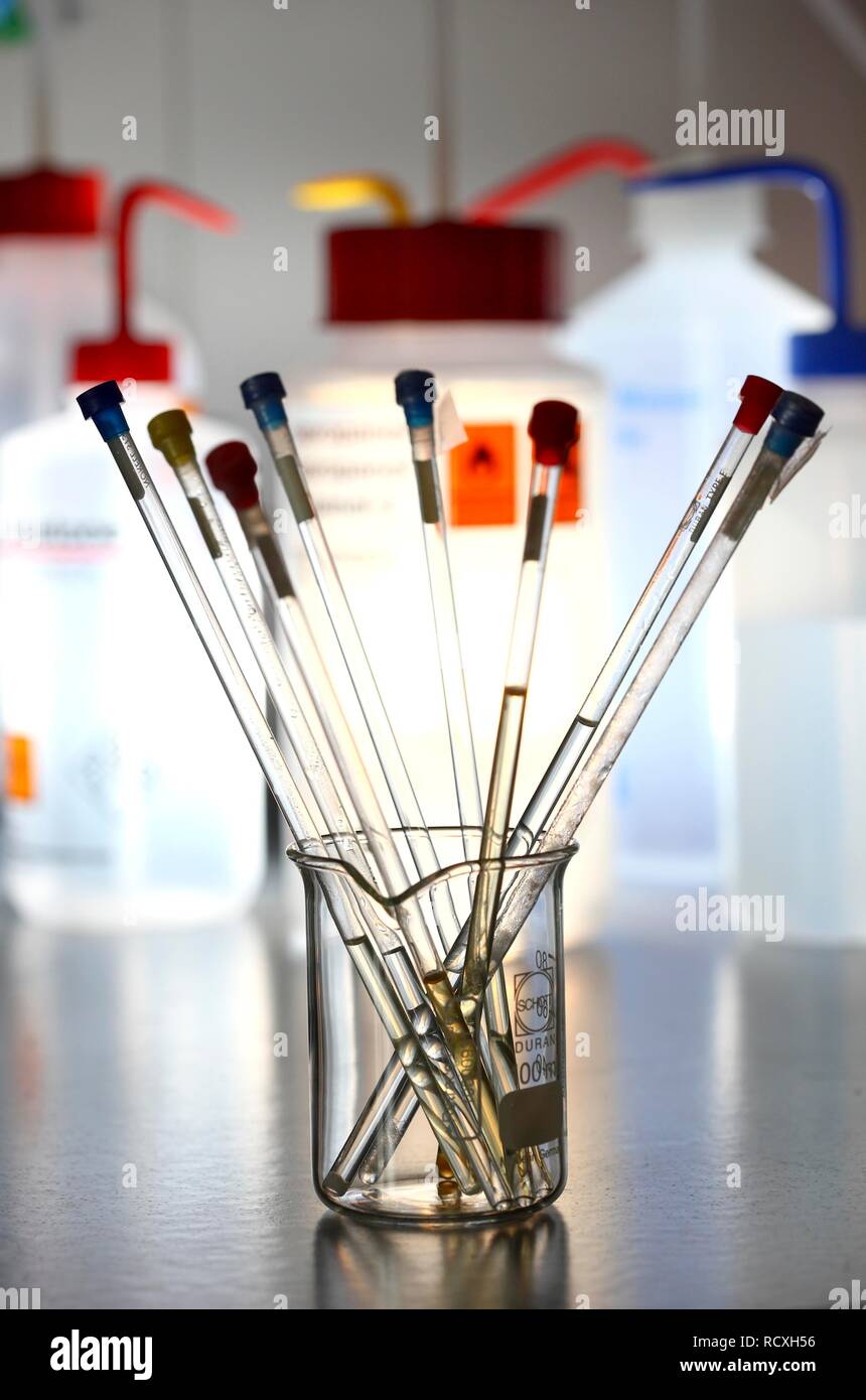 Apparatus containers lab laboratory hi-res stock photography and images ...