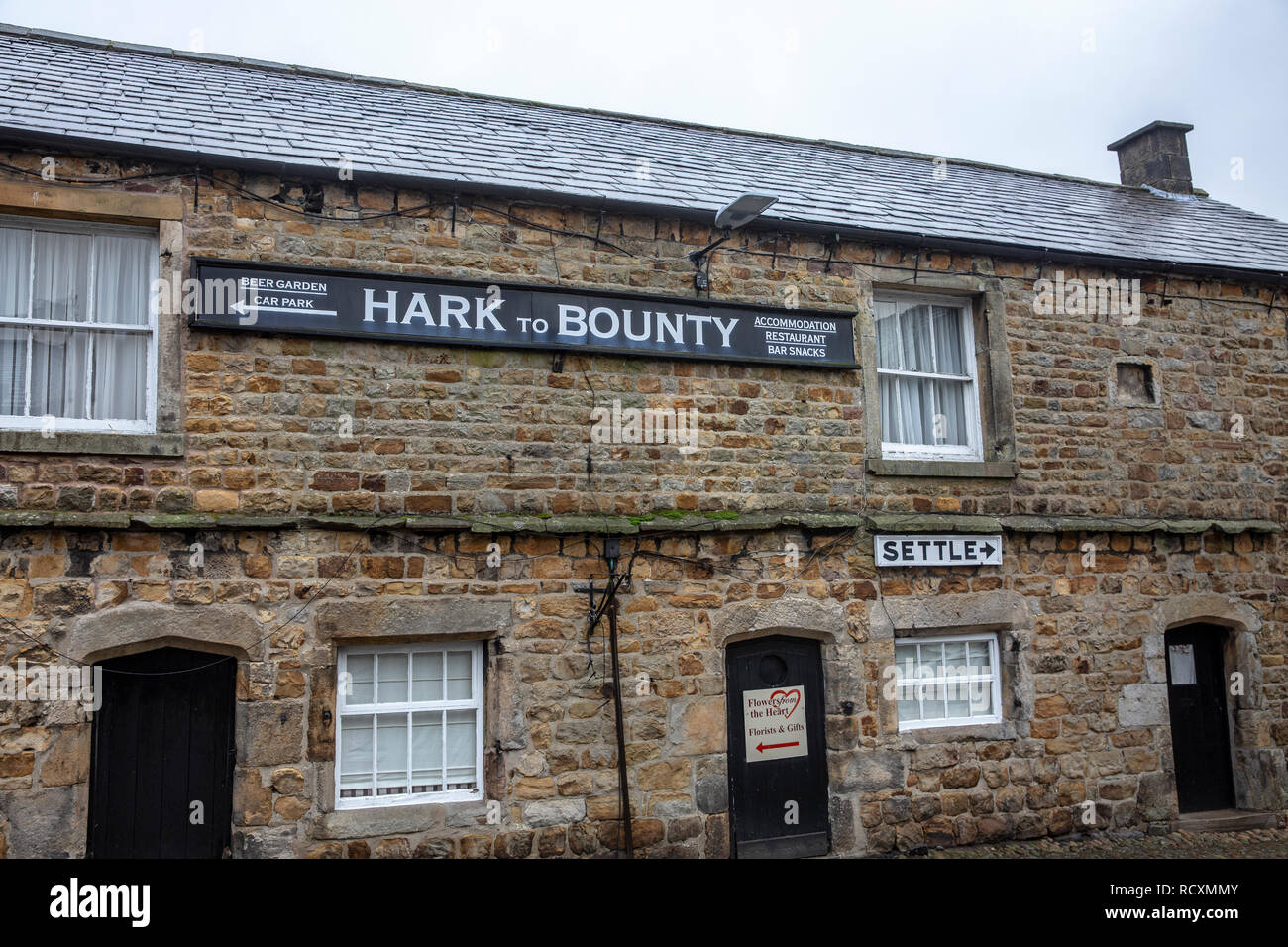Hark bounty pub slaidburn lancashire hi-res stock photography and ...